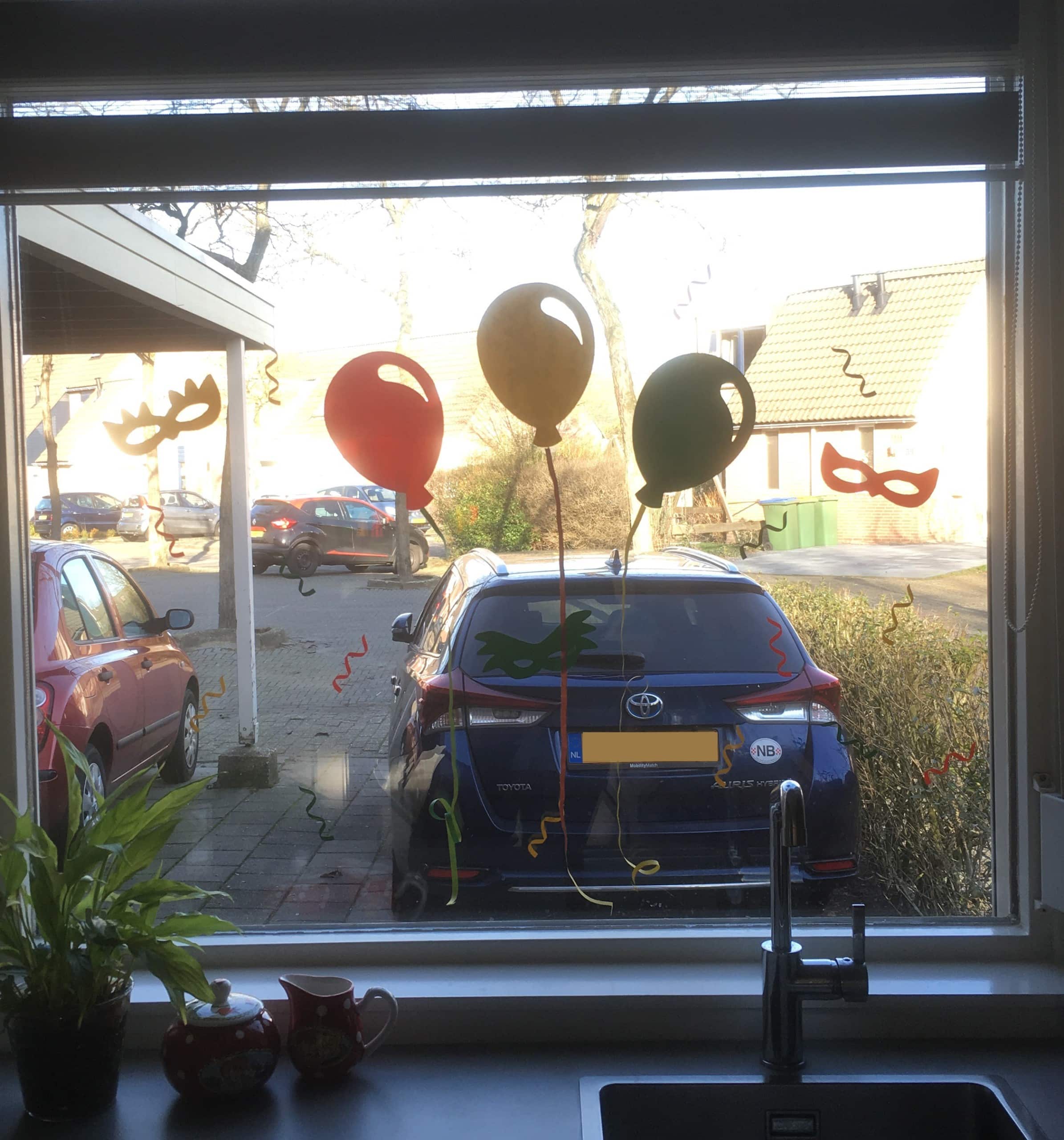 Herbruikbare statische raamsticker - Carnaval per kleur - Lieve Labels.nl